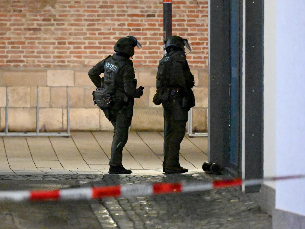 Ulm: Geiselnahme und Schüsse am Ulmer Münsterplatz