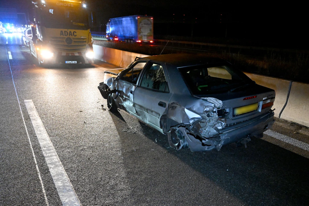 A8-Unfall bei Merklingen – Abschleppdienst braucht über fünf Stunden | DONAU 3 FM