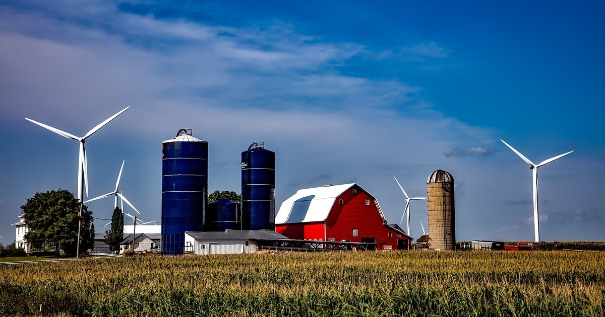 Landwirt wird in Silo unter Körner gesaugt und stirbt | DONAU 3 FM